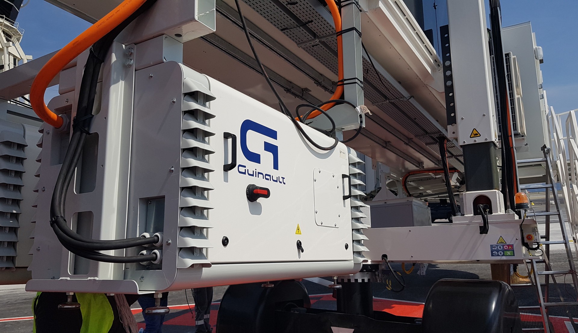 SA Static 400Hz frequency converter - Guinault